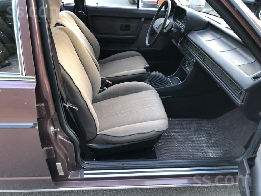 Brūns Audi 100 1981 Limbaži, ar dzinēja tilpumu 2.10 L un nobraukumu 247 tūkst. km par 6250 €, foto 10 vietnē AUTOMOTO.COM.LV