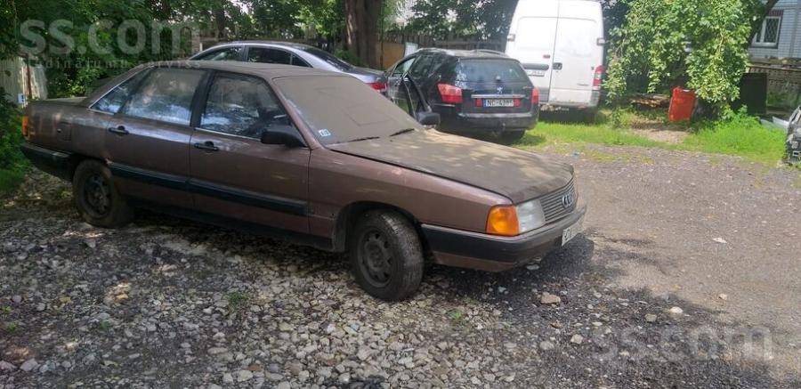 Brūns Audi 100 1983 Rīga, ar dzinēja tilpumu 2.20 L un nobraukumu 200 tūkst. km par 1000 €, foto 1 vietnē AUTOMOTO.COM.LV