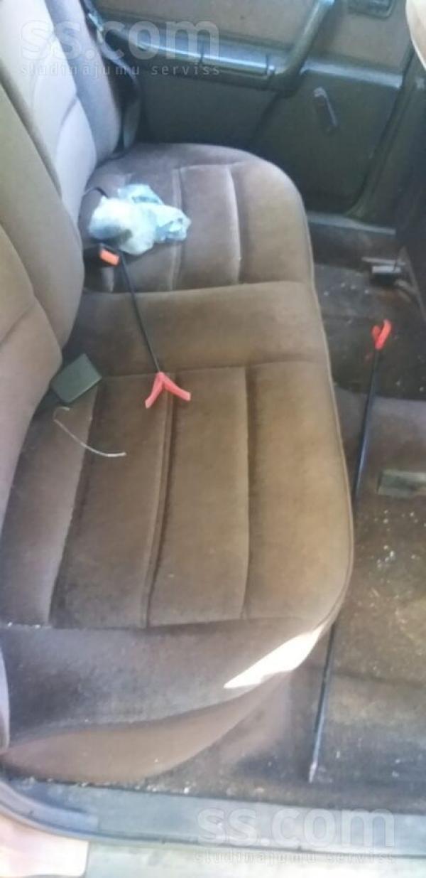 Brūns Audi 100 1983 Rīga, ar dzinēja tilpumu 2.20 L un nobraukumu 200 tūkst. km par 1000 €, foto 9 vietnē AUTOMOTO.COM.LV