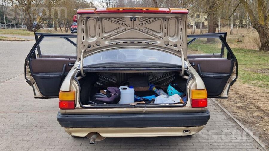 Brown Audi 100 1986 in Riga, with an engine capacity of 1.80 L and mileage of 0 thousand km for 1090 €, photo 13 on AUTOMOTO.COM.LV