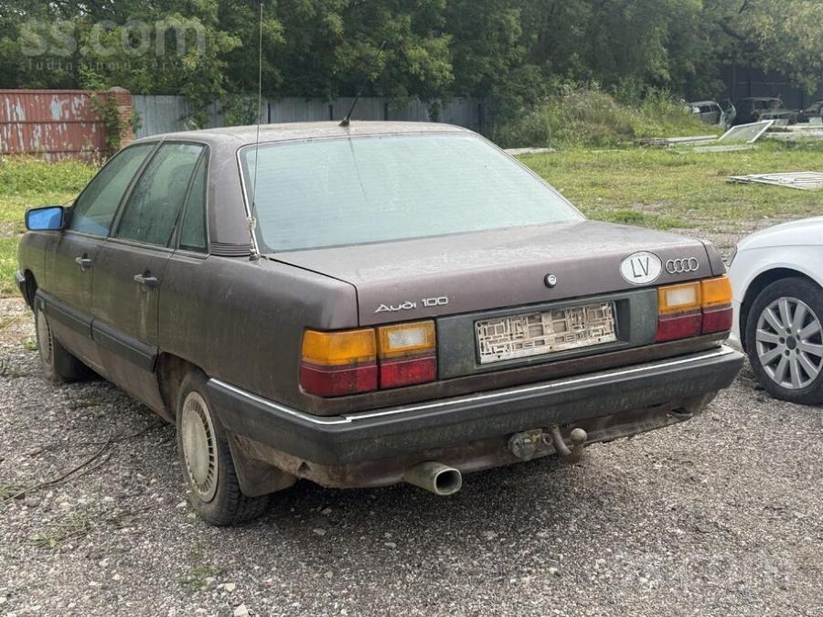Brown Audi 100 1986 in Daugavpils, with an engine capacity of 2.20 L and mileage of 300 thousand km for 350 €, photo 3 on AUTOMOTO.COM.LV