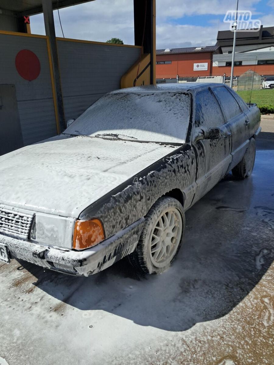 Grey Audi 100 1985 in Telschi, with an engine capacity of 2.20 L and mileage of 160 thousand km for 1500 €, photo 8 on AUTOMOTO.COM.LV