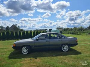 Pelēks Audi 100 1985 Telšiai, ar dzinēja tilpumu 2.20 L un nobraukumu 160 tūkst. km par 1400 €, foto 3 vietnē AUTOMOTO.COM.LV