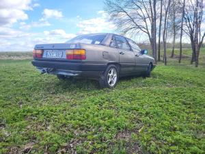 Серый Ауди 100 1986 в Вильнюс, объемом двигателя 1.80 л и пробегом 175 тыс. км за 590 €, фото 3 на AUTOMOTO.COM.LV