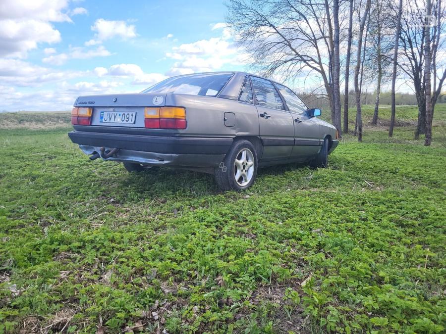 Серый Ауди 100 1986 в Вильнюс, объемом двигателя 1.80 л и пробегом 175 тыс. км за 590 €, фото 3 на AUTOMOTO.COM.LV