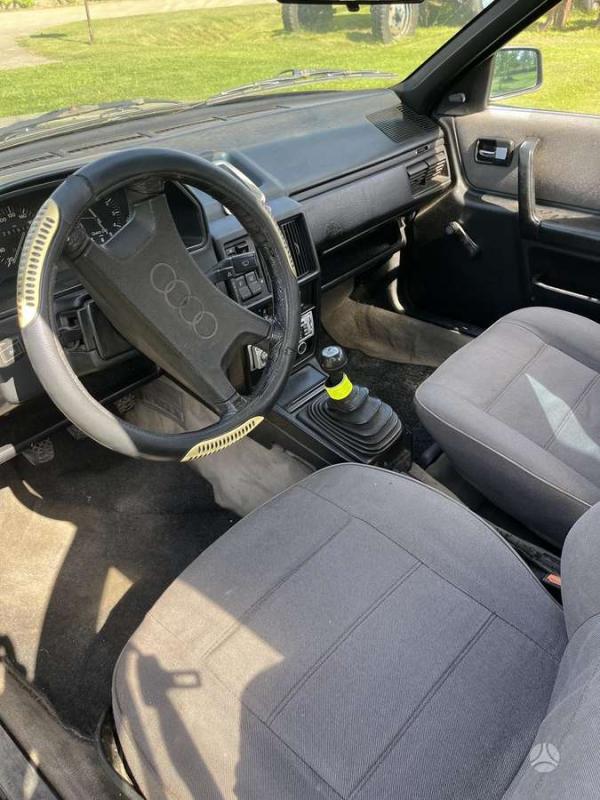 Grey Audi 100 1986 in Kretinga, with an engine capacity of 1.80 L and mileage of 282 thousand km for 1300 €, photo 4 on AUTOMOTO.COM.LV
