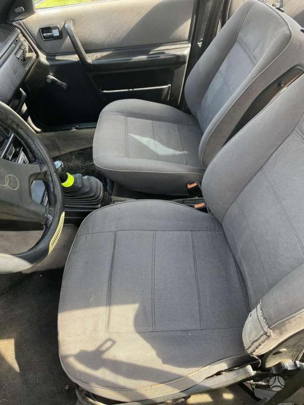 Grey Audi 100 1986 in Kretinga, with an engine capacity of 1.80 L and mileage of 282 thousand km for 1300 €, photo 5 on AUTOMOTO.COM.LV