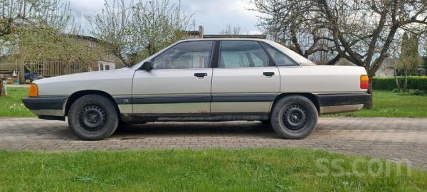 Grey Audi 100 1988 in Tukums, with an engine capacity of 2.00 L and mileage of 228 thousand km for 900 €, photo 1 on AUTOMOTO.COM.LV