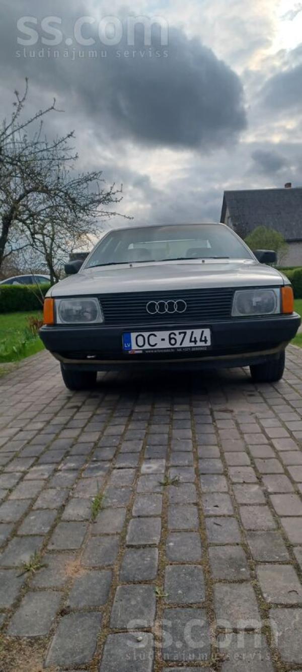 Grey Audi 100 1988 in Tukums, with an engine capacity of 2.00 L and mileage of 228 thousand km for 900 €, photo 4 on AUTOMOTO.COM.LV