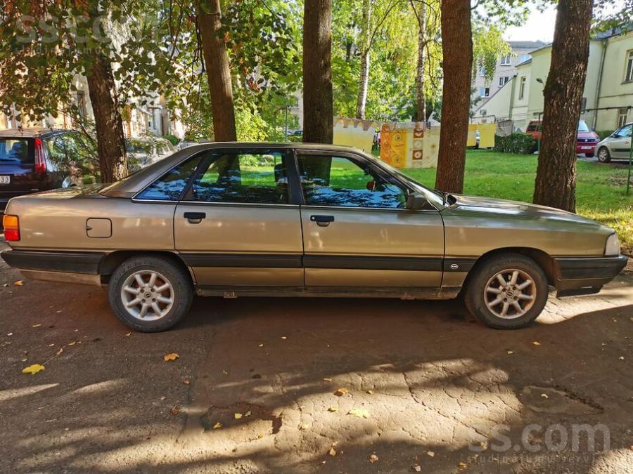 Pelēks Audi 100 1989 Daugavpils, ar dzinēja tilpumu 1.80 L un nobraukumu 301 tūkst. km par 1250 €, foto 1 vietnē AUTOMOTO.COM.LV