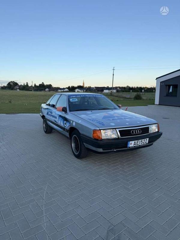 Audi 100 1989 in Silale on AUTOMOTO.COM.LV Grey Audi 100 1989 in Silale, with an engine capacity of 1.76 L and mileage of 414 thousand km for 3000 €, photo 4 on AUTOMOTO.COM.LV
