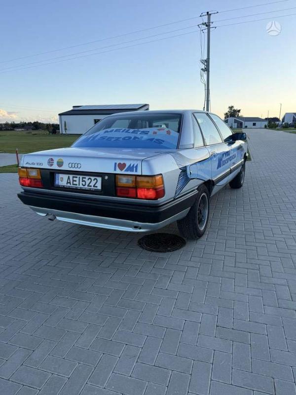 Audi 100 1989 in Silale on AUTOMOTO.COM.LV Grey Audi 100 1989 in Silale, with an engine capacity of 1.76 L and mileage of 414 thousand km for 3000 €, photo 7 on AUTOMOTO.COM.LV