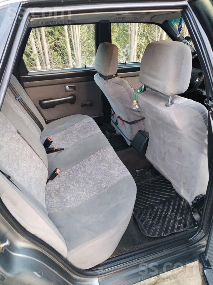 Grey Audi 100 1990 in Jurmala, with an engine capacity of 2.00 L and mileage of 378 thousand km for 1999 €, photo 1 on AUTOMOTO.COM.LV