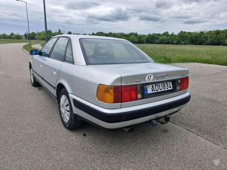 Pelēks Audi 100 1991 Kauņa, ar dzinēja tilpumu 1.98 L un nobraukumu 256 tūkst. km par 1800 €, foto 3 vietnē AUTOMOTO.COM.LV