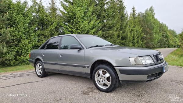 Pelēks Audi 100 1993 Utena, ar dzinēja tilpumu 2.50 L un nobraukumu 228 tūkst. km par 2450 €, foto 3 vietnē AUTOMOTO.COM.LV