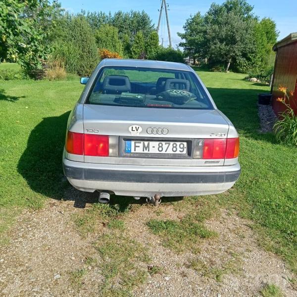 Pelēks Audi 100 1994 Liepāja, ar dzinēja tilpumu 2.40 L un nobraukumu 253 tūkst. km par 1400 €, foto 3 vietnē AUTOMOTO.COM.LV