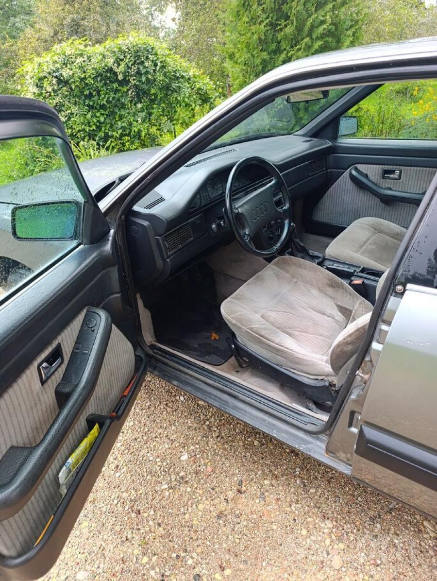 Pelēks Audi 100 1990 Cēsis, ar dzinēja tilpumu 2.30 L un nobraukumu 266 tūkst. km par 2900 €, foto 11 vietnē AUTOMOTO.COM.LV
