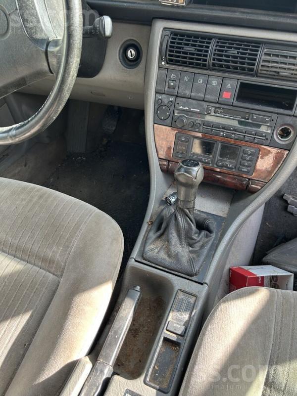 Grey Audi 100 1993 in Jurmala, with an engine capacity of 2.80 L and mileage of 254 thousand km for 2000 €, photo 4 on AUTOMOTO.COM.LV