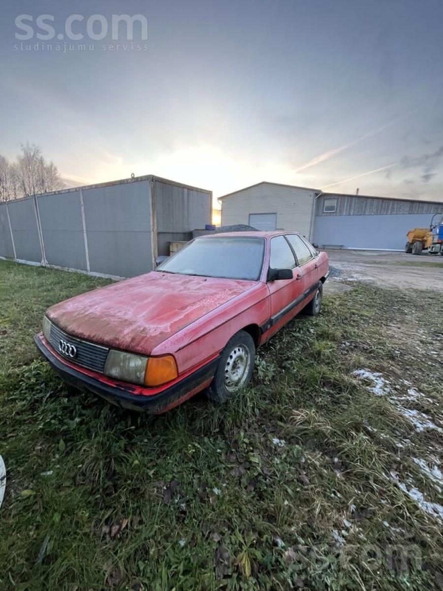 Red Audi 100 1973 in Riga, with an engine capacity of 2.30 L and mileage of 164 thousand km for 750 €, photo 1 on AUTOMOTO.COM.LV