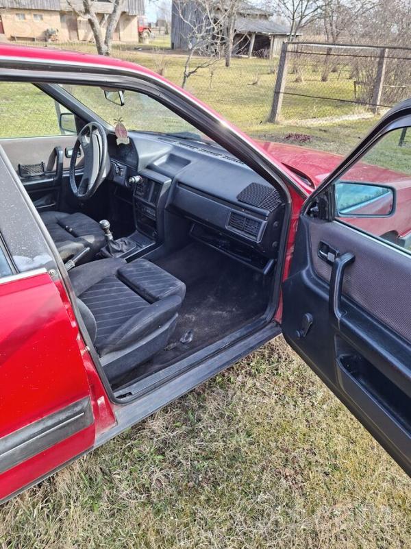 Sarkans Audi 100 1987 Valmiera, ar dzinēja tilpumu 2.20 L un nobraukumu 41 tūkst. km par 1000 €, foto 2 vietnē AUTOMOTO.COM.LV