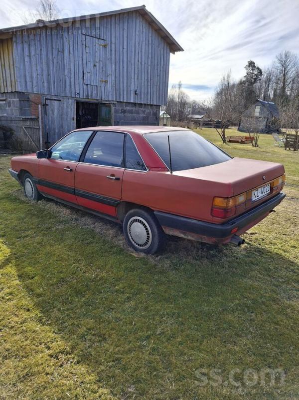 Sarkans Audi 100 1987 Valmiera, ar dzinēja tilpumu 2.20 L un nobraukumu 41 tūkst. km par 1000 €, foto 3 vietnē AUTOMOTO.COM.LV