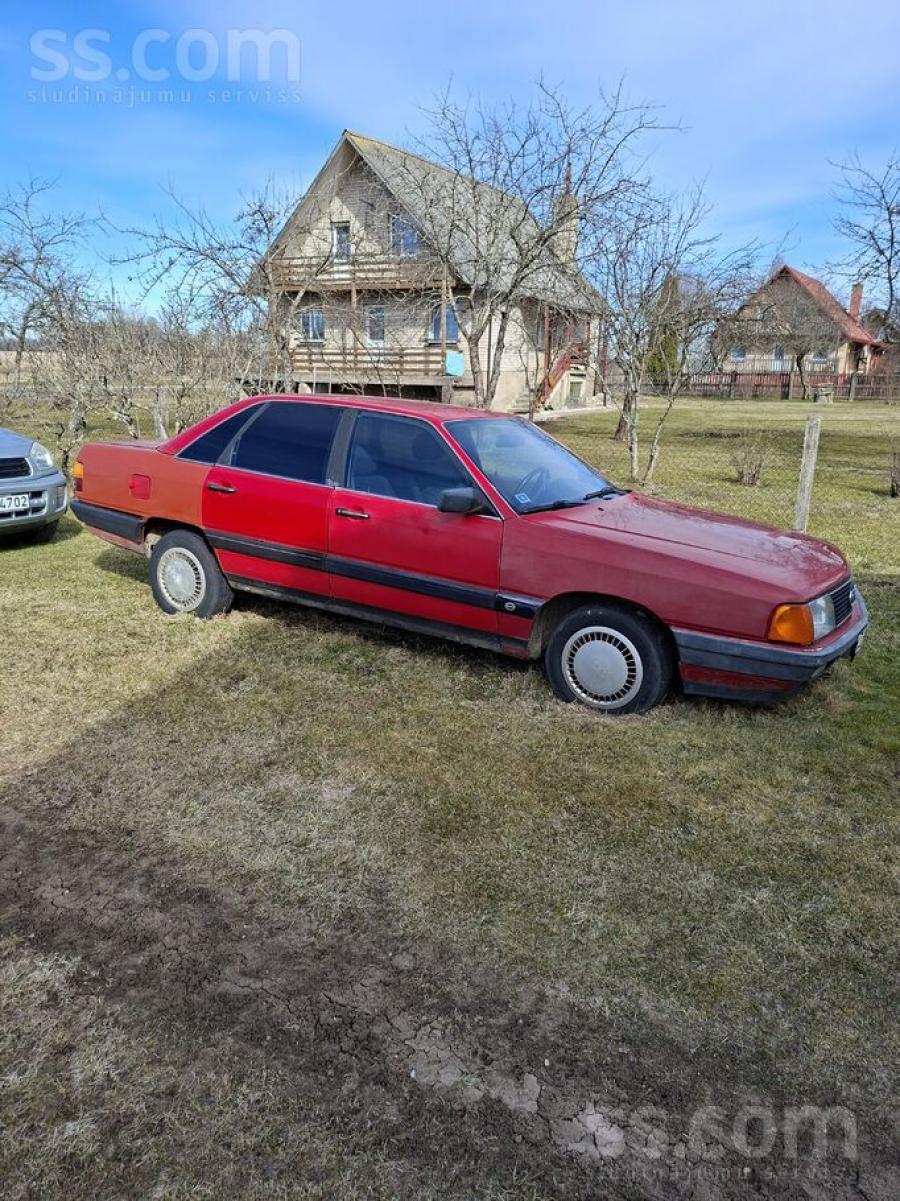 Sarkans Audi 100 1987 Valmiera, ar dzinēja tilpumu 2.20 L un nobraukumu 41 tūkst. km par 1000 €, foto 7 vietnē AUTOMOTO.COM.LV
