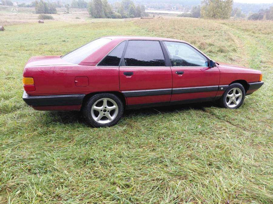 Red Audi 100 1988 in Siauliai, with an engine capacity of 1.78 L and mileage of 29888 thousand km for 1450 €, photo 2 on AUTOMOTO.COM.LV