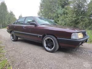 Red Audi 100 1989 in Zarasai, with an engine capacity of 2.30 L and mileage of 238 thousand km for 2799 €, photo 3 on AUTOMOTO.COM.LV