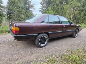 Red Audi 100 1989 in Zarasai, with an engine capacity of 2.30 L and mileage of 238 thousand km for 2799 €, photo 5 on AUTOMOTO.COM.LV