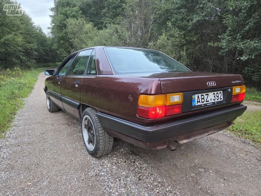 Red Audi 100 1989 in Zarasai, with an engine capacity of 2.30 L and mileage of 238 thousand km for 2799 €, photo 11 on AUTOMOTO.COM.LV