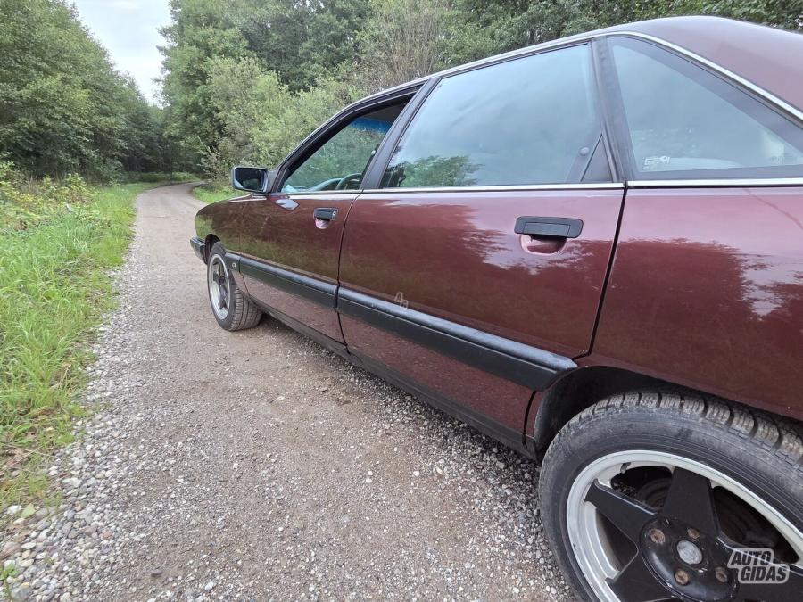 Red Audi 100 1989 in Zarasai, with an engine capacity of 2.30 L and mileage of 238 thousand km for 2799 €, photo 14 on AUTOMOTO.COM.LV
