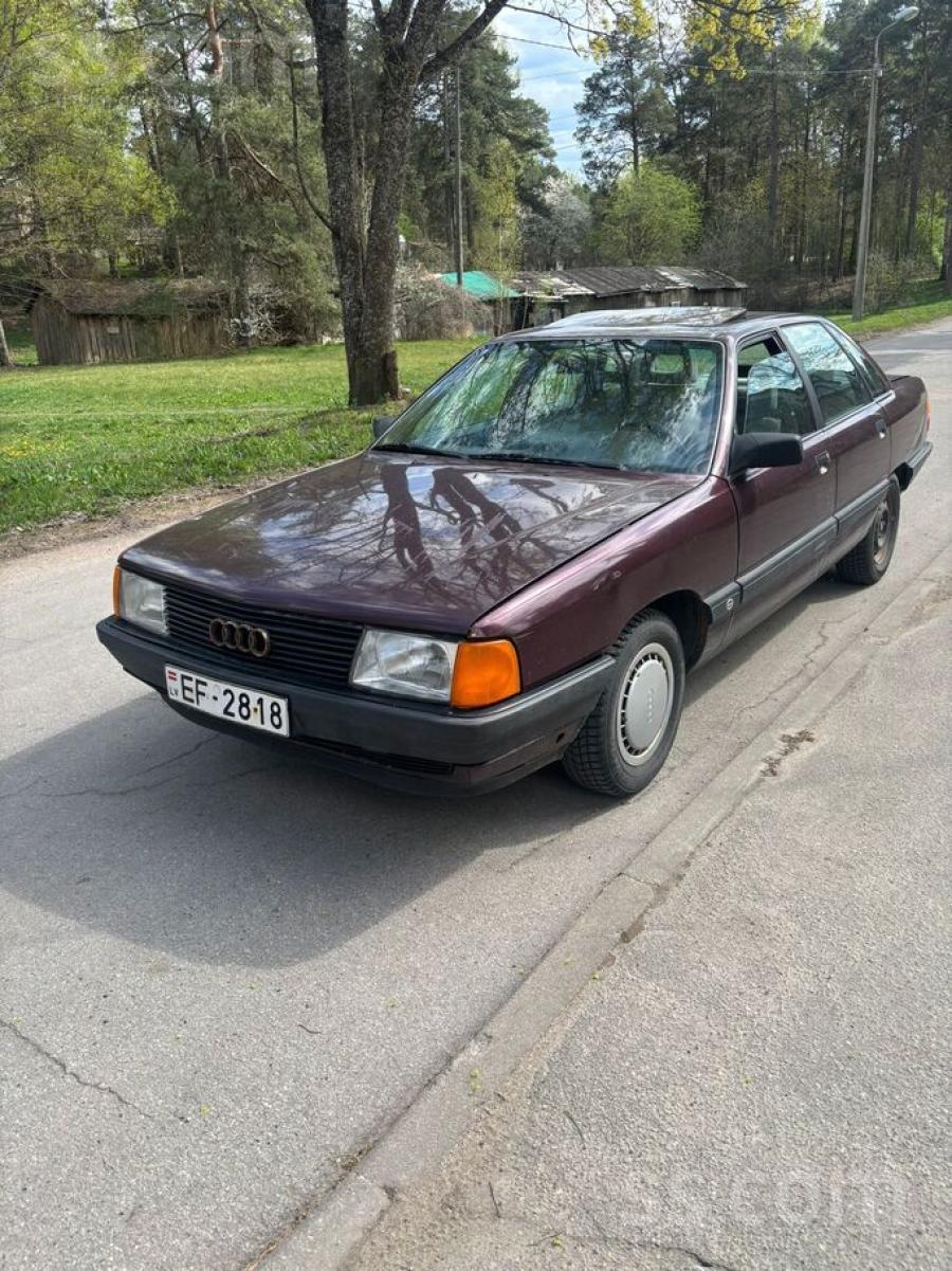 Sarkans Audi 100 1990 Rīga, ar dzinēja tilpumu 1.80 L un nobraukumu 240 tūkst. km par 800 €, foto 1 vietnē AUTOMOTO.COM.LV
