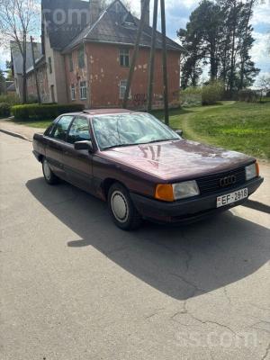 Sarkans Audi 100 1990 Rīga, ar dzinēja tilpumu 1.80 L un nobraukumu 240 tūkst. km par 800 €, foto 3 vietnē AUTOMOTO.COM.LV