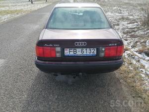 Sarkans Audi 100 1992 Valmiera, ar dzinēja tilpumu 2.30 L un nobraukumu 320 tūkst. km par 1000 €, foto 5 vietnē AUTOMOTO.COM.LV