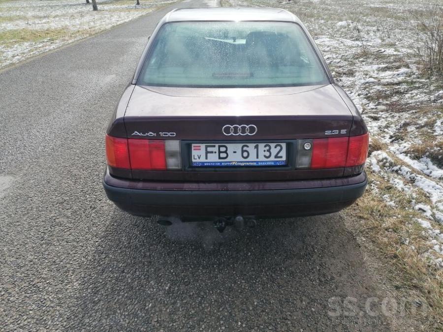 Sarkans Audi 100 1992 Valmiera, ar dzinēja tilpumu 2.30 L un nobraukumu 320 tūkst. km par 1000 €, foto 5 vietnē AUTOMOTO.COM.LV