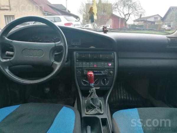 Sarkans Audi 100 1992 Valmiera, ar dzinēja tilpumu 2.30 L un nobraukumu 320 tūkst. km par 1000 €, foto 9 vietnē AUTOMOTO.COM.LV