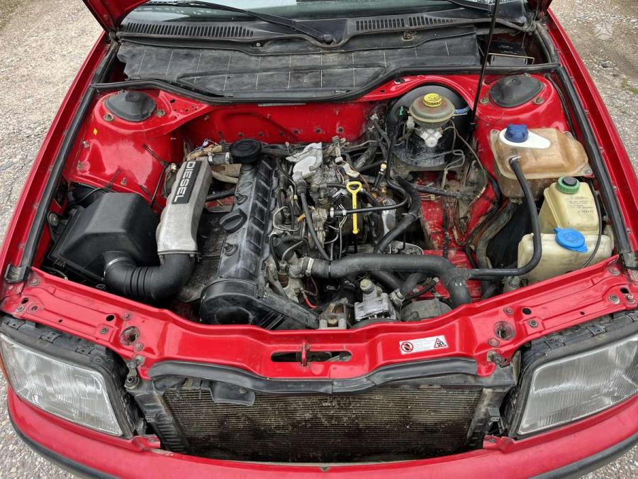 Sarkans Audi 100 1992 Šakiai, ar dzinēja tilpumu 2.37 L un nobraukumu 360 tūkst. km par 550 €, foto 9 vietnē AUTOMOTO.COM.LV