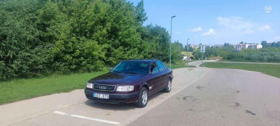Sarkans Audi 100 1993 Viļņa, ar dzinēja tilpumu 2.46 L un nobraukumu 324 tūkst. km par 750 €, foto 4 vietnē AUTOMOTO.COM.LV