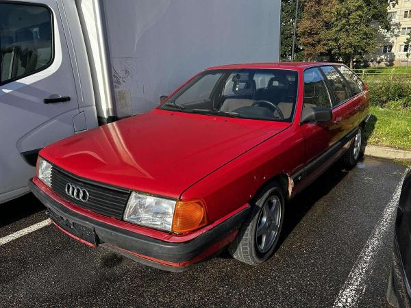 Sarkans Audi 100 1987 Viļņa, ar dzinēja tilpumu 2.23 L un nobraukumu 232 tūkst. km par 550 €, foto 1 vietnē AUTOMOTO.COM.LV