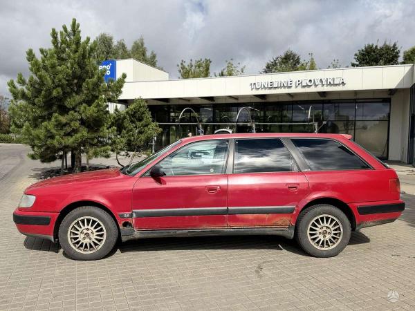 Red Audi 100 1993 in Vilnius, with an engine capacity of 2.46 L and mileage of 430 thousand km for 450 €, photo 3 on AUTOMOTO.COM.LV
