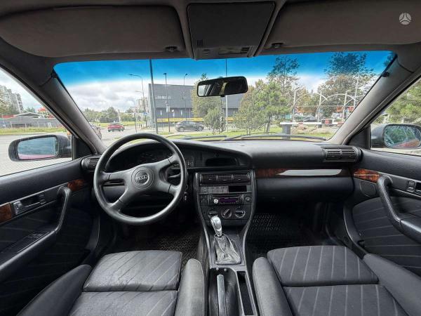 Red Audi 100 1993 in Vilnius, with an engine capacity of 2.46 L and mileage of 430 thousand km for 450 €, photo 10 on AUTOMOTO.COM.LV