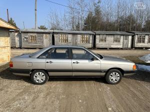 Audi 100 1986 Viļņa, ar dzinēja tilpumu 1.80 L un nobraukumu 325 tūkst. km par 750 €, foto 3 vietnē AUTOMOTO.COM.LV