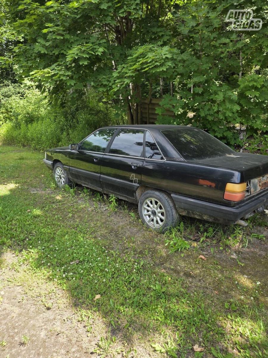 Audi 100 1989 in Vilnius, with an engine capacity of 2.10 L and mileage of 200 thousand km for 3100 €, photo 15 on AUTOMOTO.COM.LV