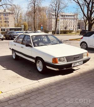 Balts Audi 100 1983 Rīga, ar dzinēja tilpumu 1.80 L un nobraukumu 266 tūkst. km par 2450 €, foto  vietnē AUTOMOTO.COM.LV