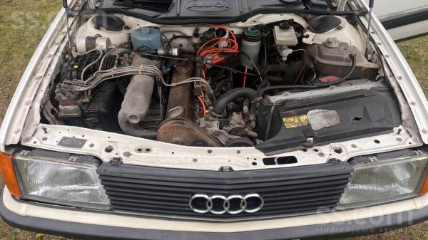 White Audi 100 1986 in Riga, with an engine capacity of 2.20 L and mileage of 220 thousand km for 1800 €, photo 8 on AUTOMOTO.COM.LV
