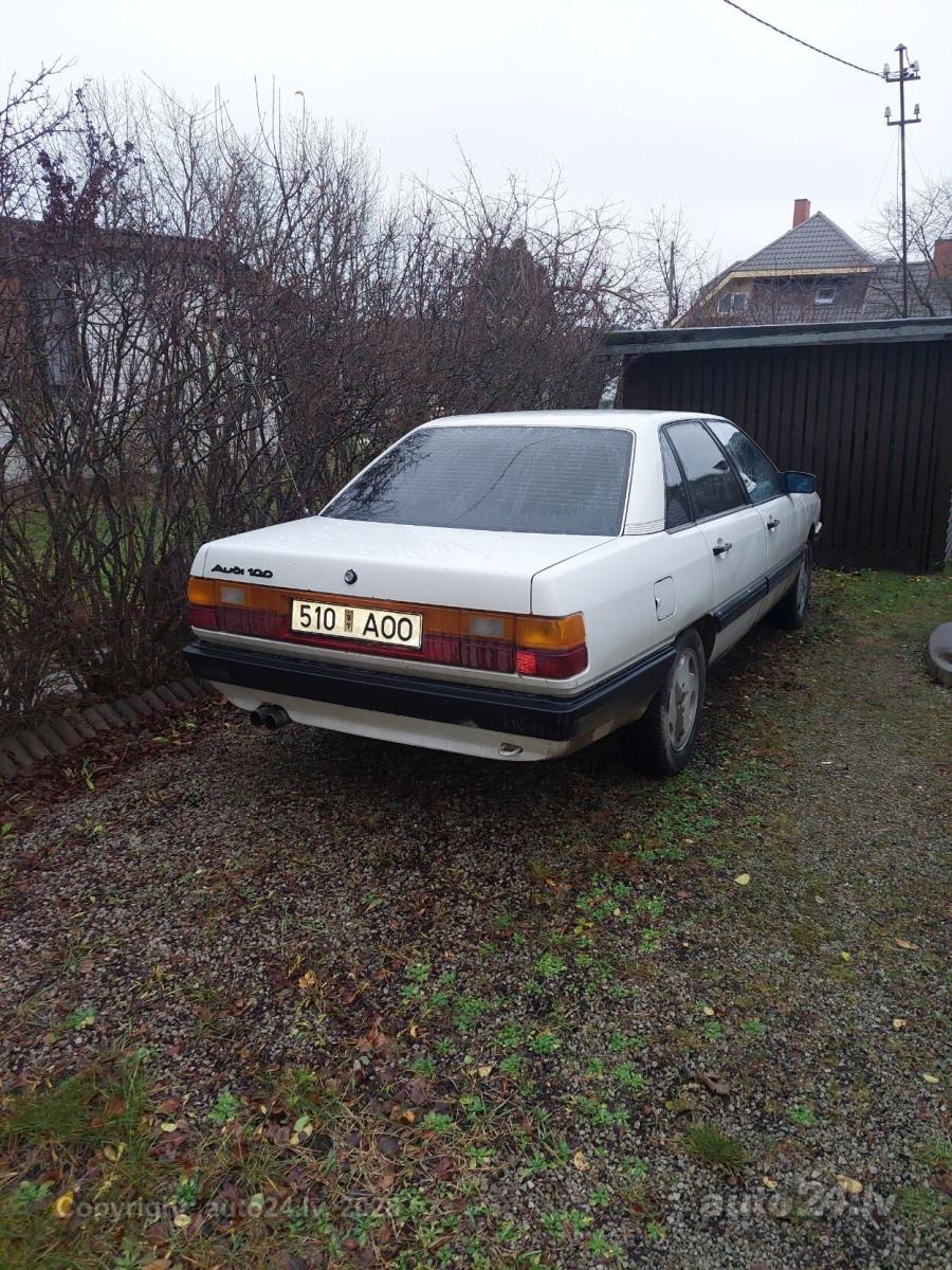 Balts Audi 100 1986 Tallina, ar dzinēja tilpumu 1.80 L un nobraukumu 244 tūkst. km par 1200 €, foto 3 vietnē AUTOMOTO.COM.LV