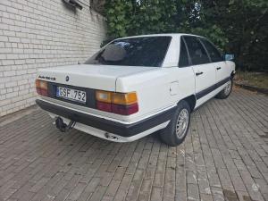 Белый Ауди 100 1986 в Вильнюс, объемом двигателя 1.80 л и пробегом 256 тыс. км за 1100 €, фото 3 на AUTOMOTO.COM.LV