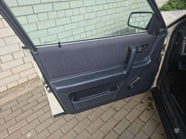Balts Audi 100 1986 Viļņa, ar dzinēja tilpumu 1.80 L un nobraukumu 256 tūkst. km par 1100 €, foto 9 vietnē AUTOMOTO.COM.LV