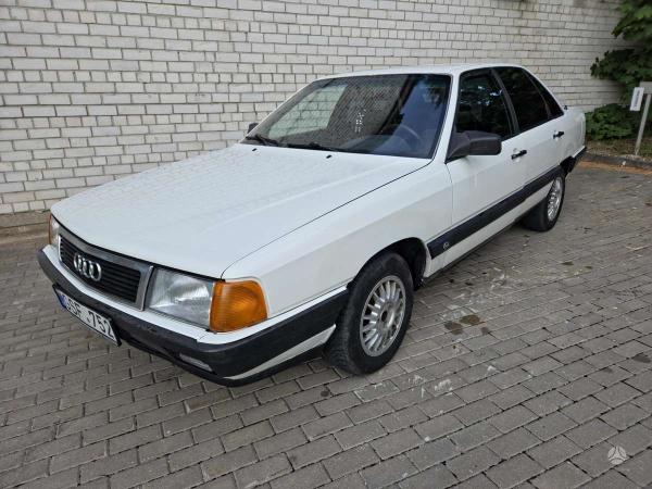 Balts Audi 100 1986 Viļņa, ar dzinēja tilpumu 1.80 L un nobraukumu 256 tūkst. km par 1050 €, foto 2 vietnē AUTOMOTO.COM.LV