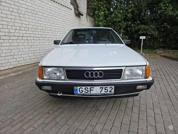 Balts Audi 100 1986 Viļņa, ar dzinēja tilpumu 1.80 L un nobraukumu 256 tūkst. km par 1050 €, foto 5 vietnē AUTOMOTO.COM.LV
